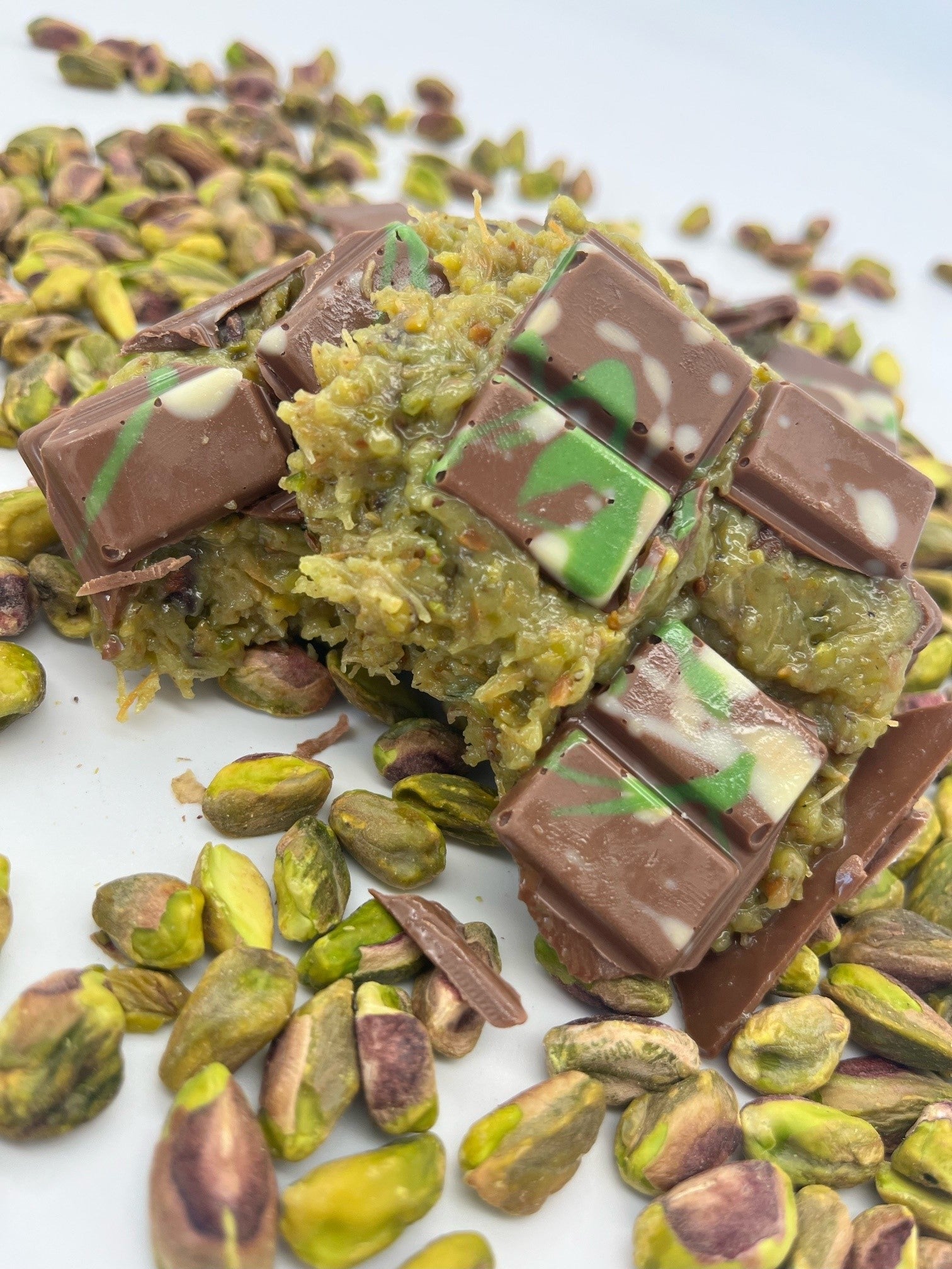 'The Crunchy One' Pistachio & Knafeh MILK Chocolate Bar – Cocoabean Company